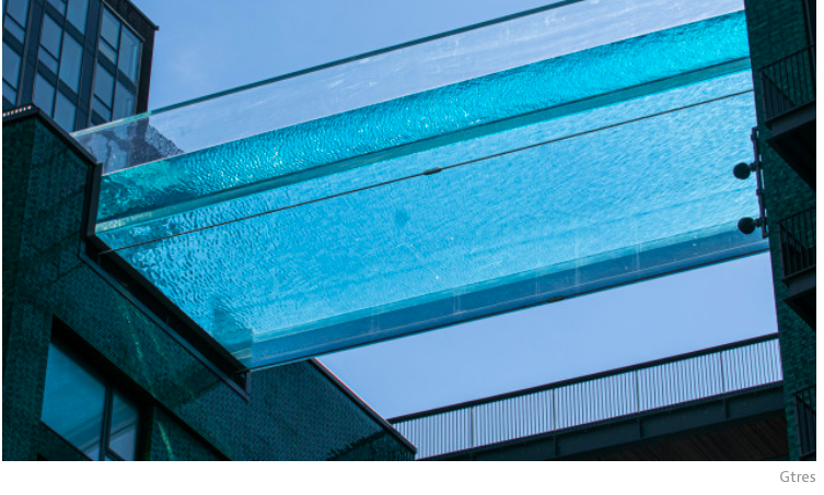 A swimming pool between two buildings - Realigro Blog